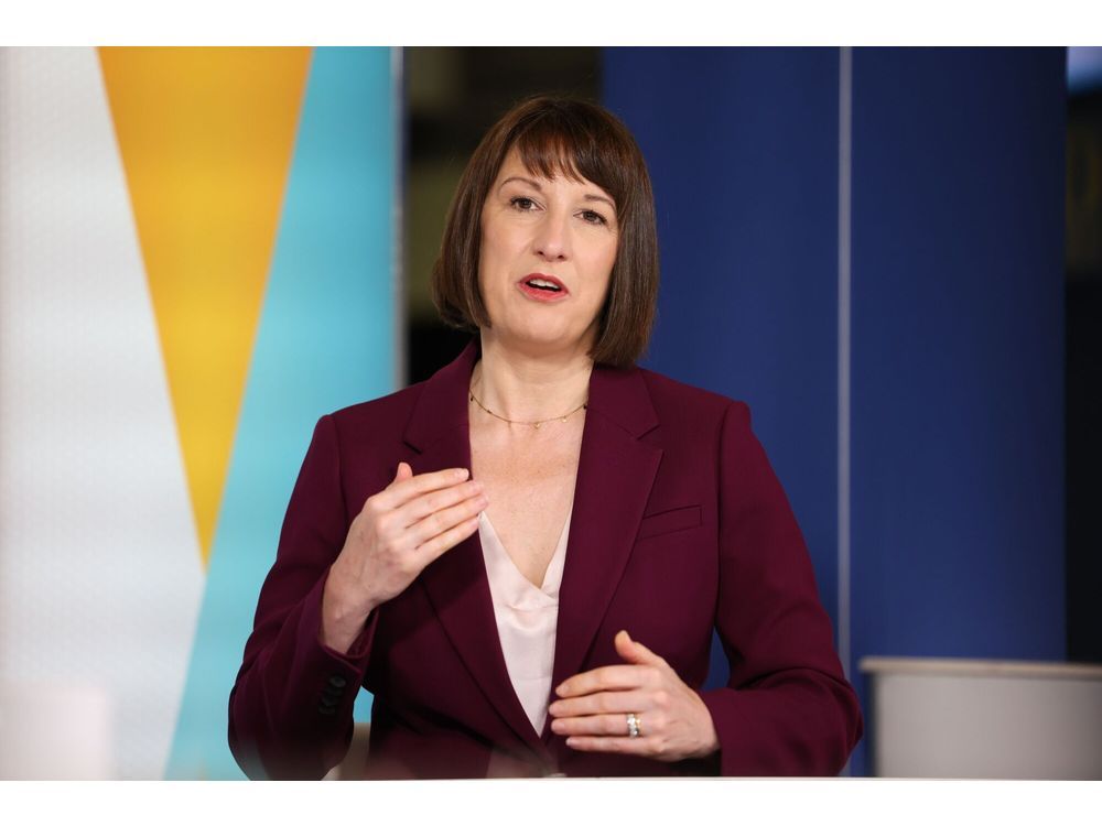 Reeves Plans Law to Make Pension 'Megafunds' in Growth Push | Financial ...