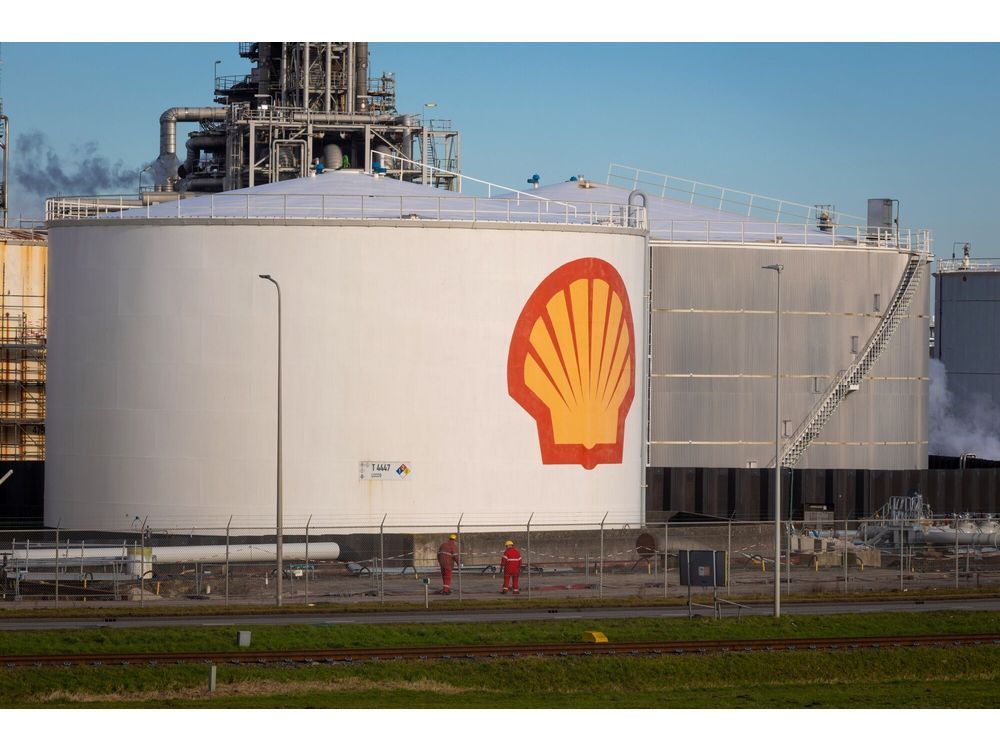 Shell Returns as Angola Opens Bidding to Halt Oil Output Drop | Financial Post