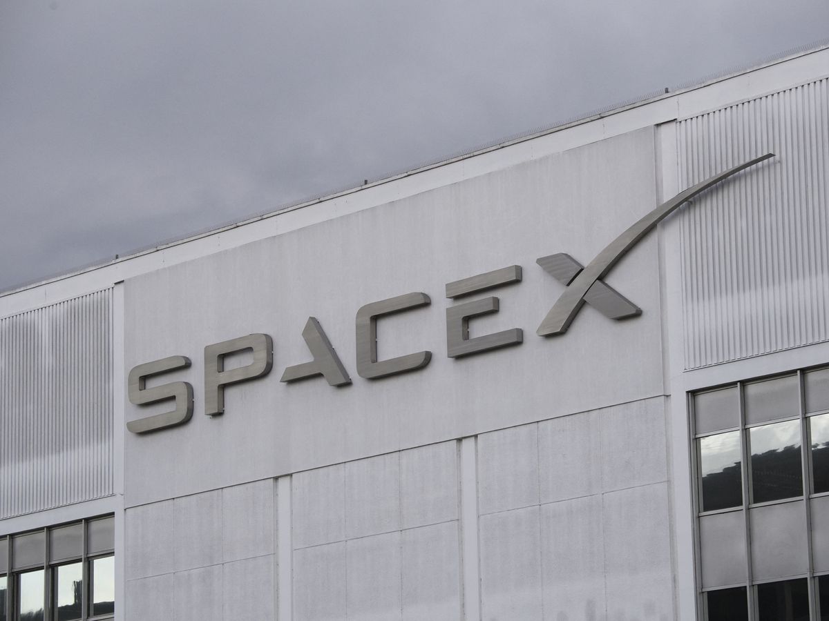 SpaceX IPO risks feedback loop as funds eye 30% of float | Financial Post
