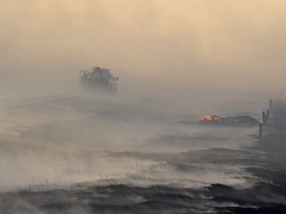 Gallery: Firefighters battle grass fire outside Regina Wednesday ...