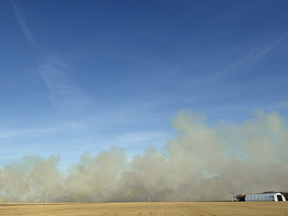 Gallery: Firefighters battle grass fire outside Regina Wednesday ...
