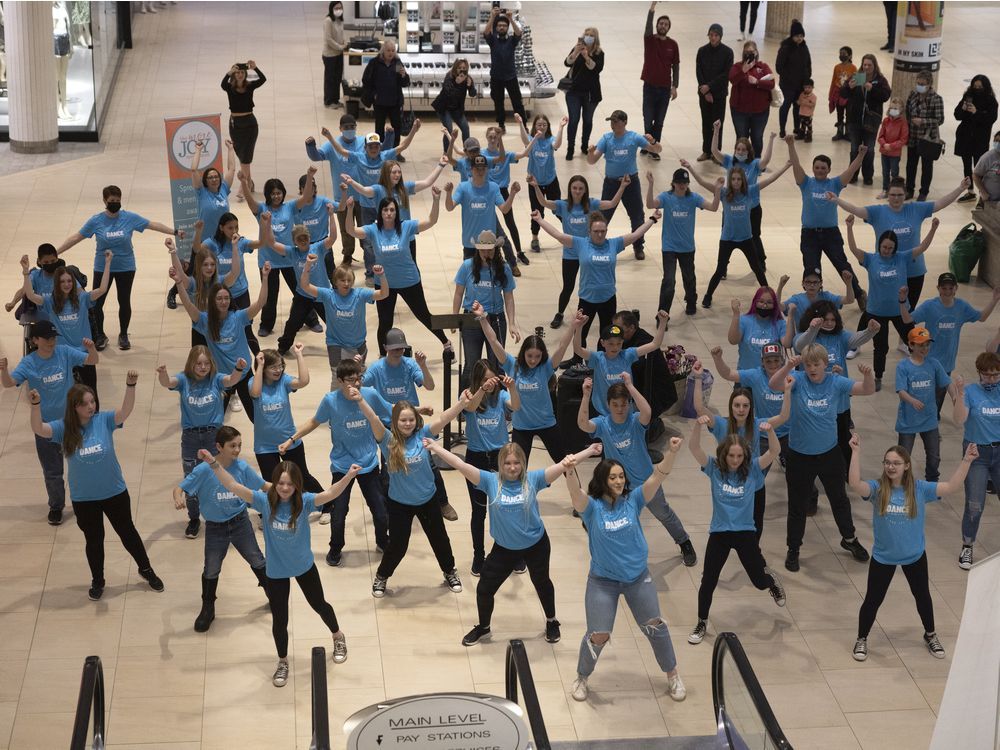 Flash mob in Regina honours Sask. frontline workers | Regina Leader Post