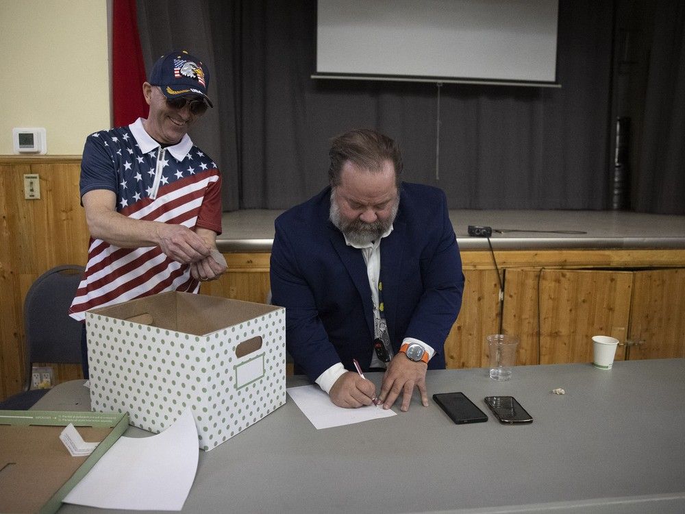 Protesters converge against the Buffalo Party’s 51st state discussion ...