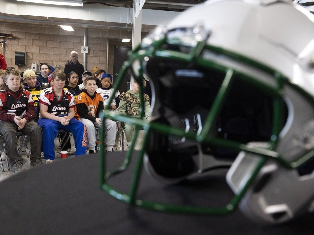 Football Sask receives 1,000 helmets from Roughrider Foundation ...