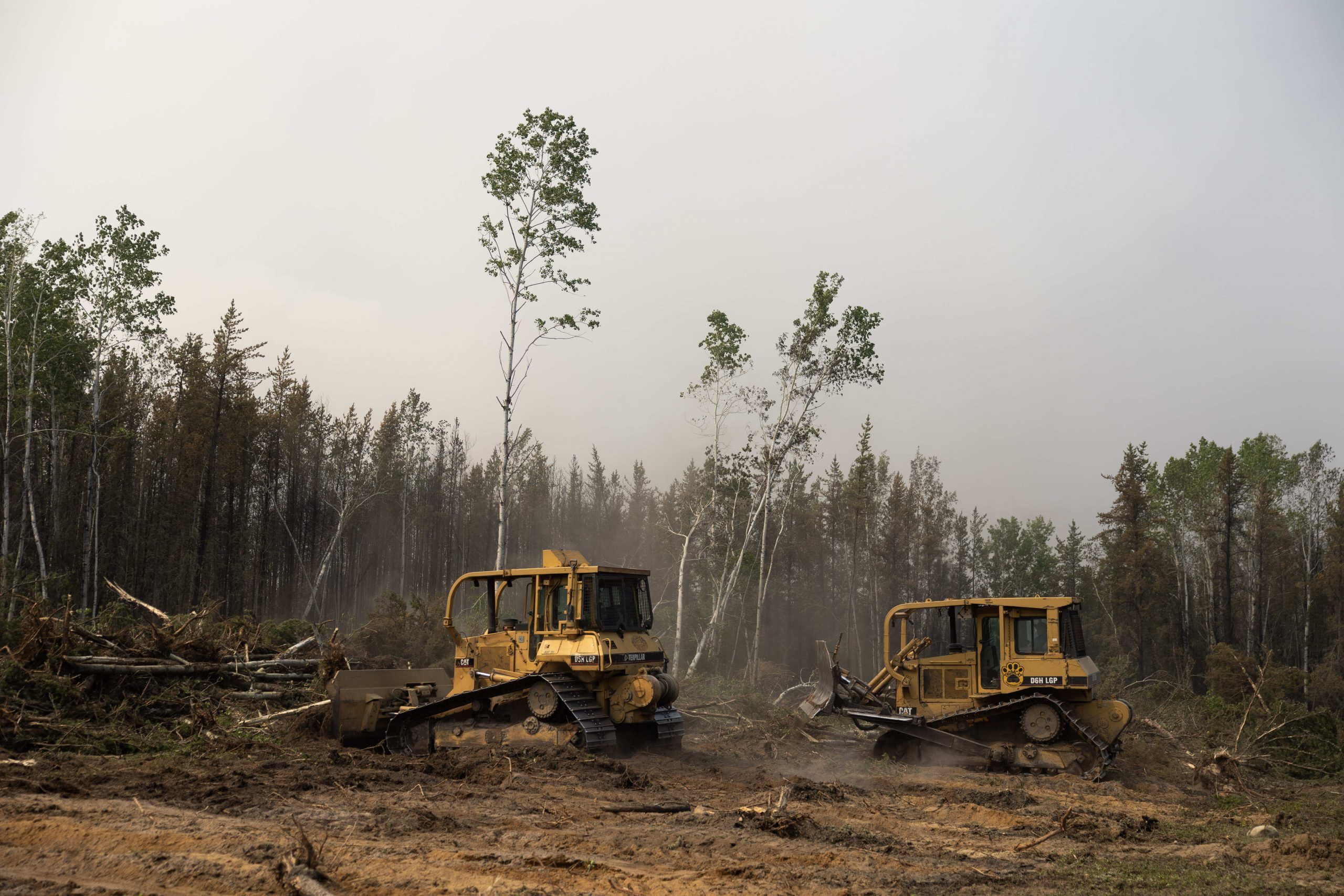 Men of Weyakwin make a stubborn stand against marauding wildfires ...