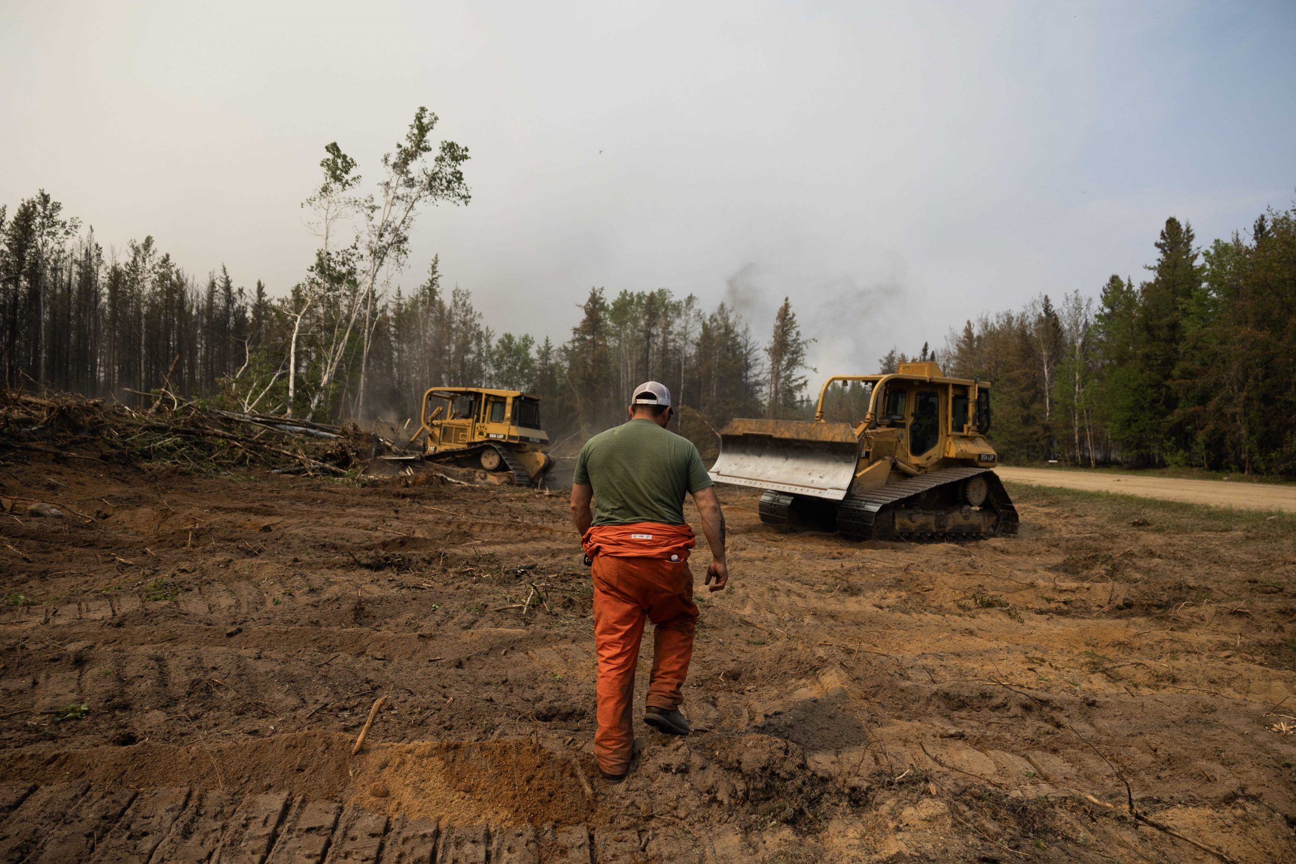 Men of Weyakwin make a stubborn stand against marauding wildfires ...