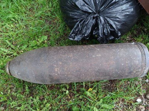 Live First World War artillery shell left at London curbside | London ...