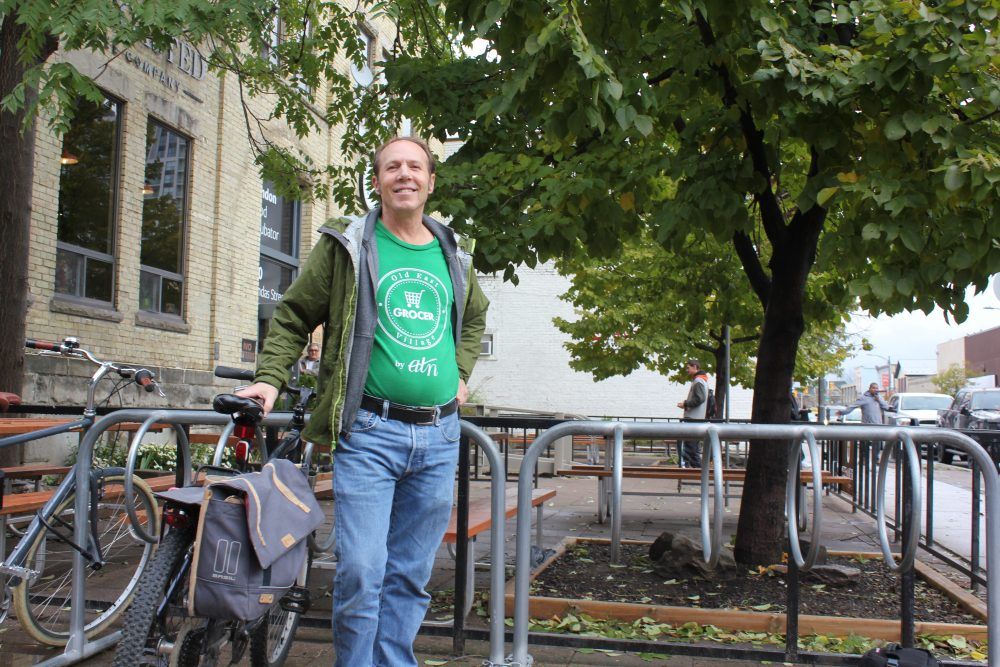 Split cycling lanes on Dundas and Queens rile cyclists, business owner ...