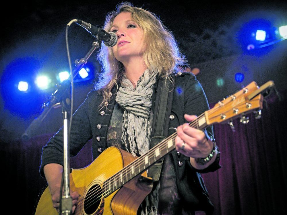 Singer-songwriter Sarah Smith makes music with London Symphonia ...