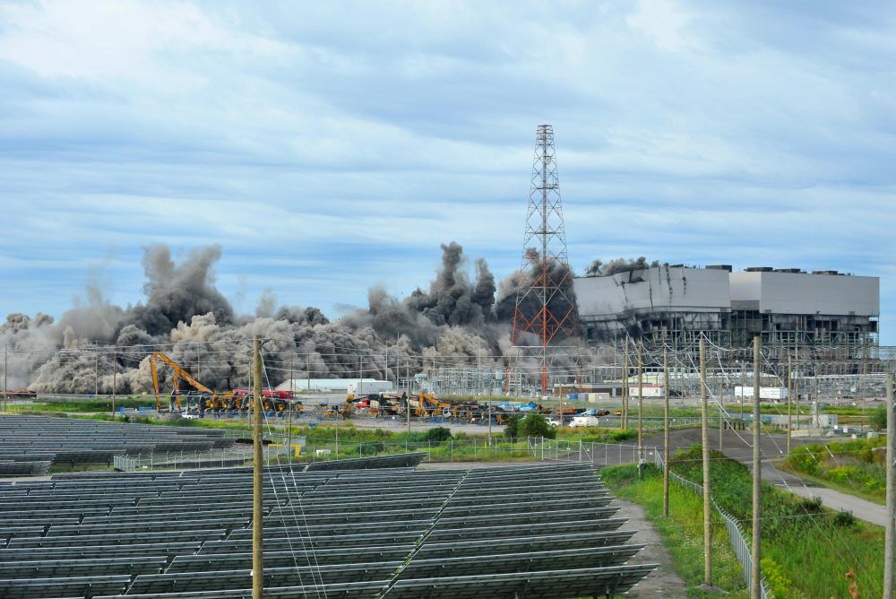 Massive Nanticoke generating station comes down | London Free Press