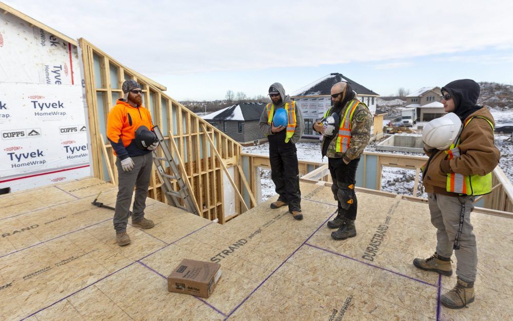 Construction crews honour collapse victims with moment of silence ...