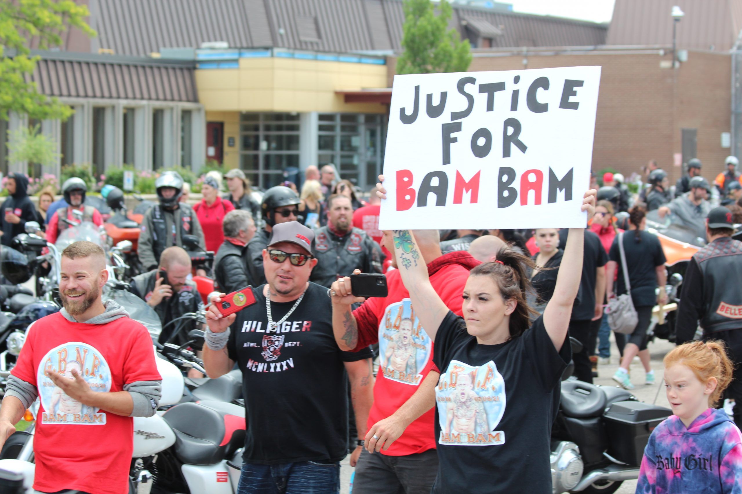 PHOTOS: Hells Angels descend on London jail to protest inmate death ...