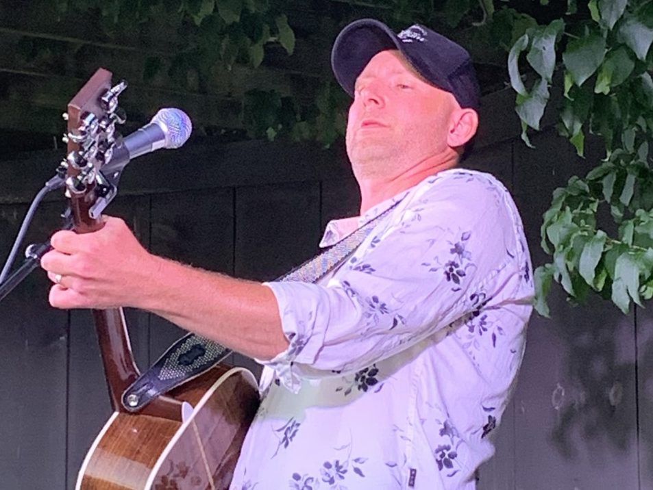 BELANGER: Tim Hicks brings live music back to London and it feels great ...