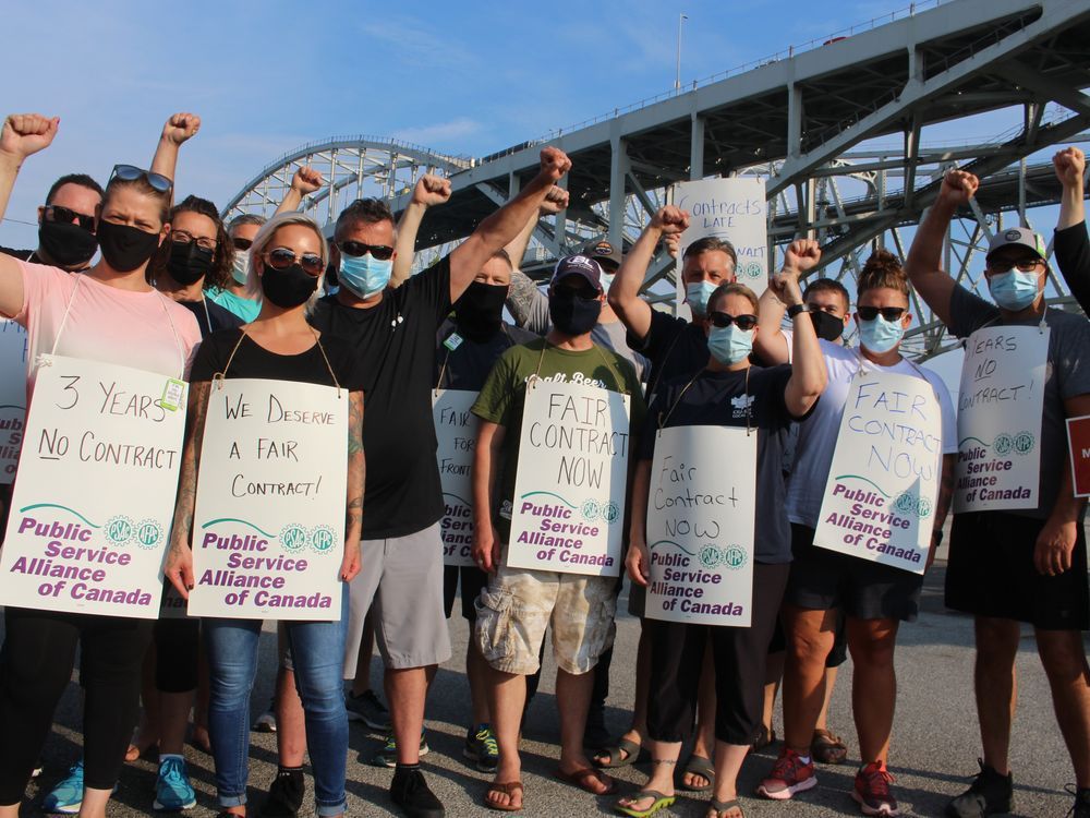 Canadian border workers begin work-to-rule | London Free Press