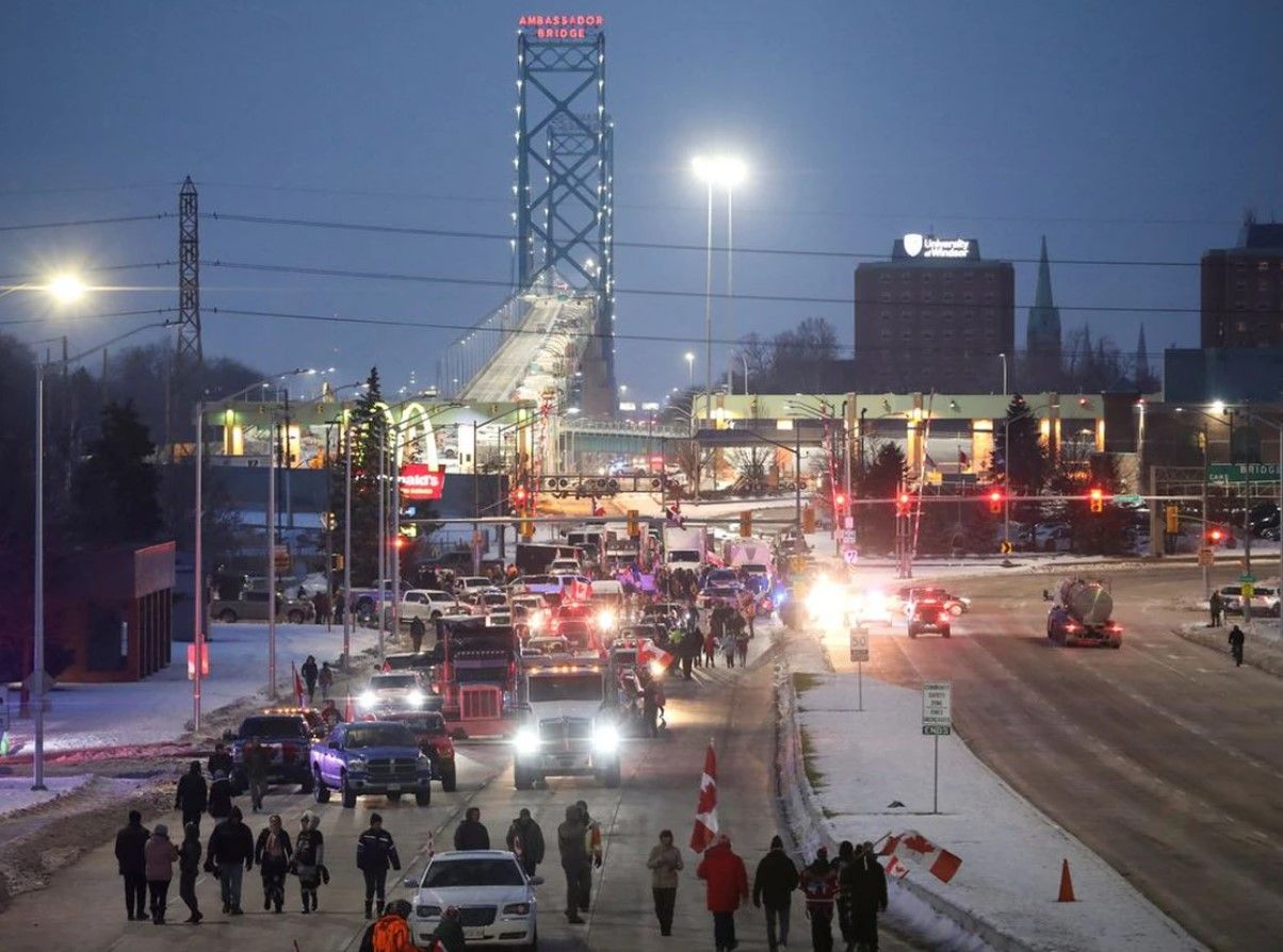 FULL COVERAGE: Chaos, frustration at Southwestern Ontario border ...