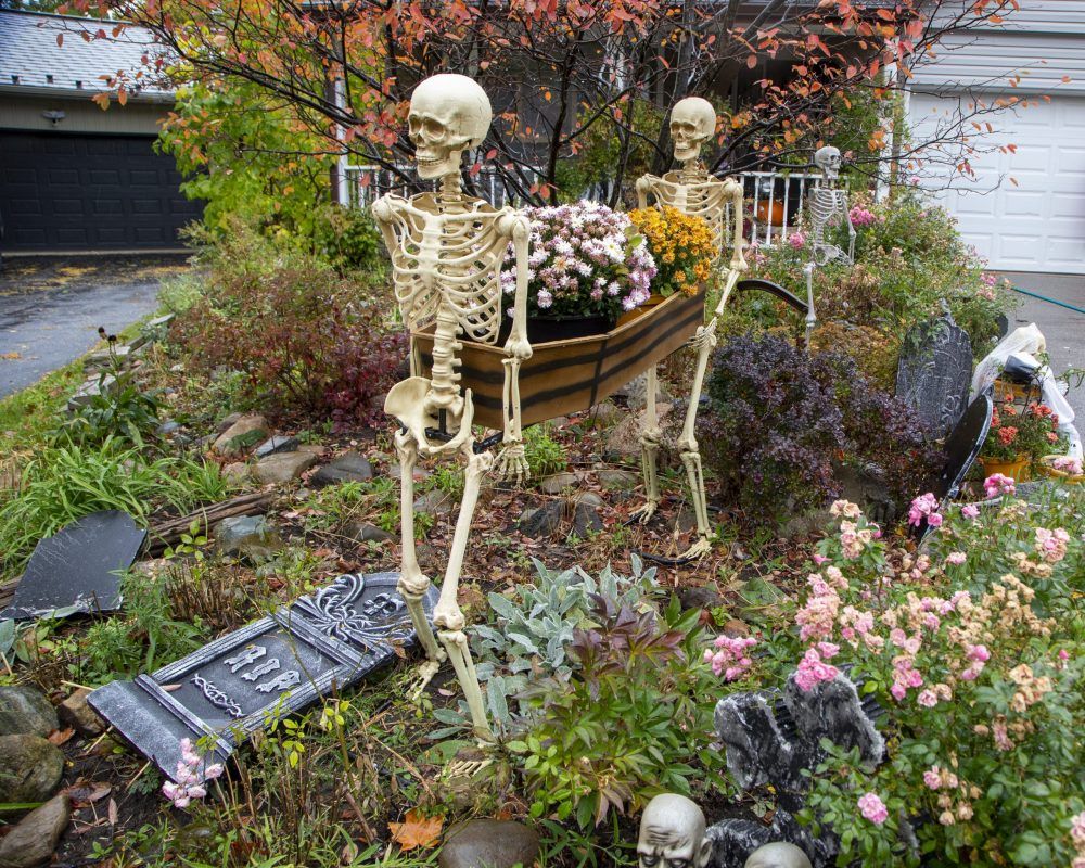 PHOTOS: Haunting, harrowing, heart-pounding Halloween houses | London ...