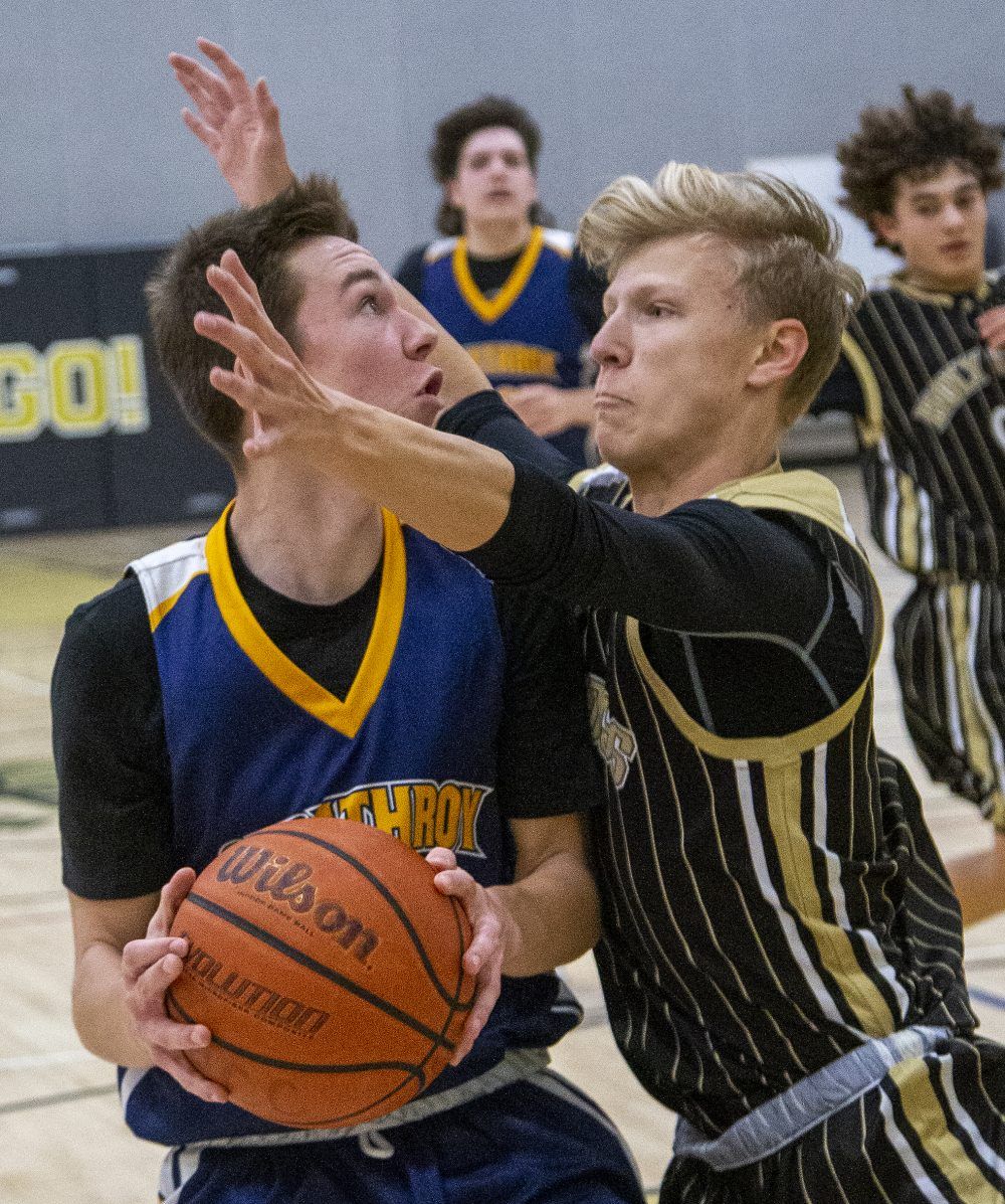 PHOTOS: Strathroy Saints vs Holy Cross Centurions, junior boys ...