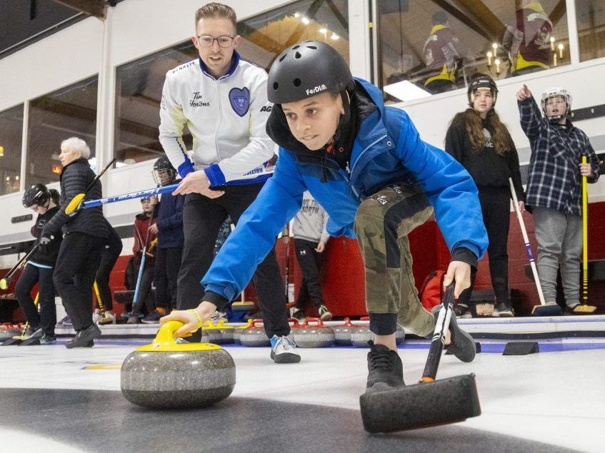 PHOTOS: Brier stars teach local schoolkids curling's finer points ...