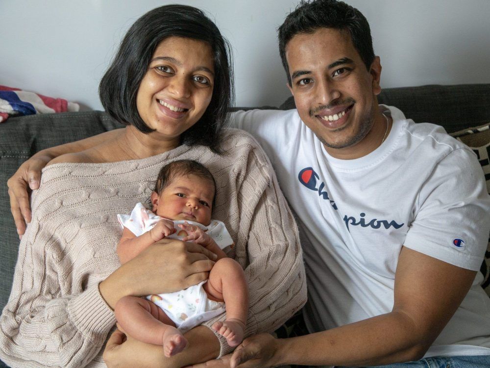 Parents credit quick-thinking paramedics for impromptu home birth ...
