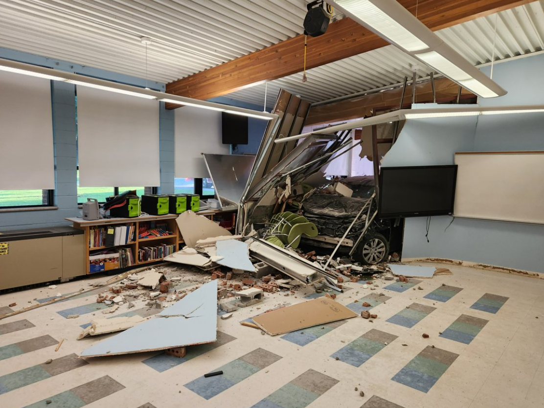 Minivan crashes into elementary school, teenage driver hurt: OPP ...