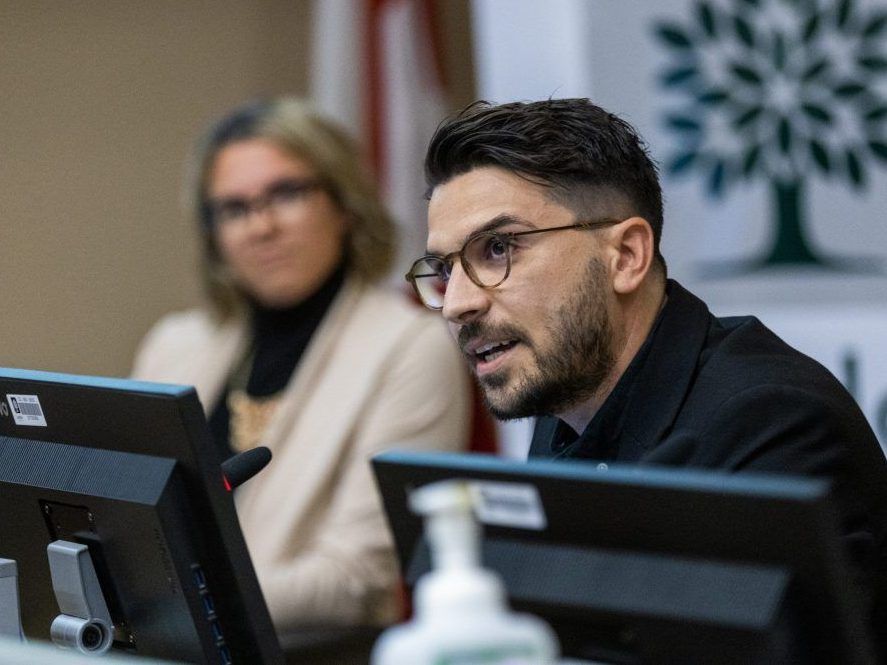 Task force eyed to set city councillor pay for 'full time task ...