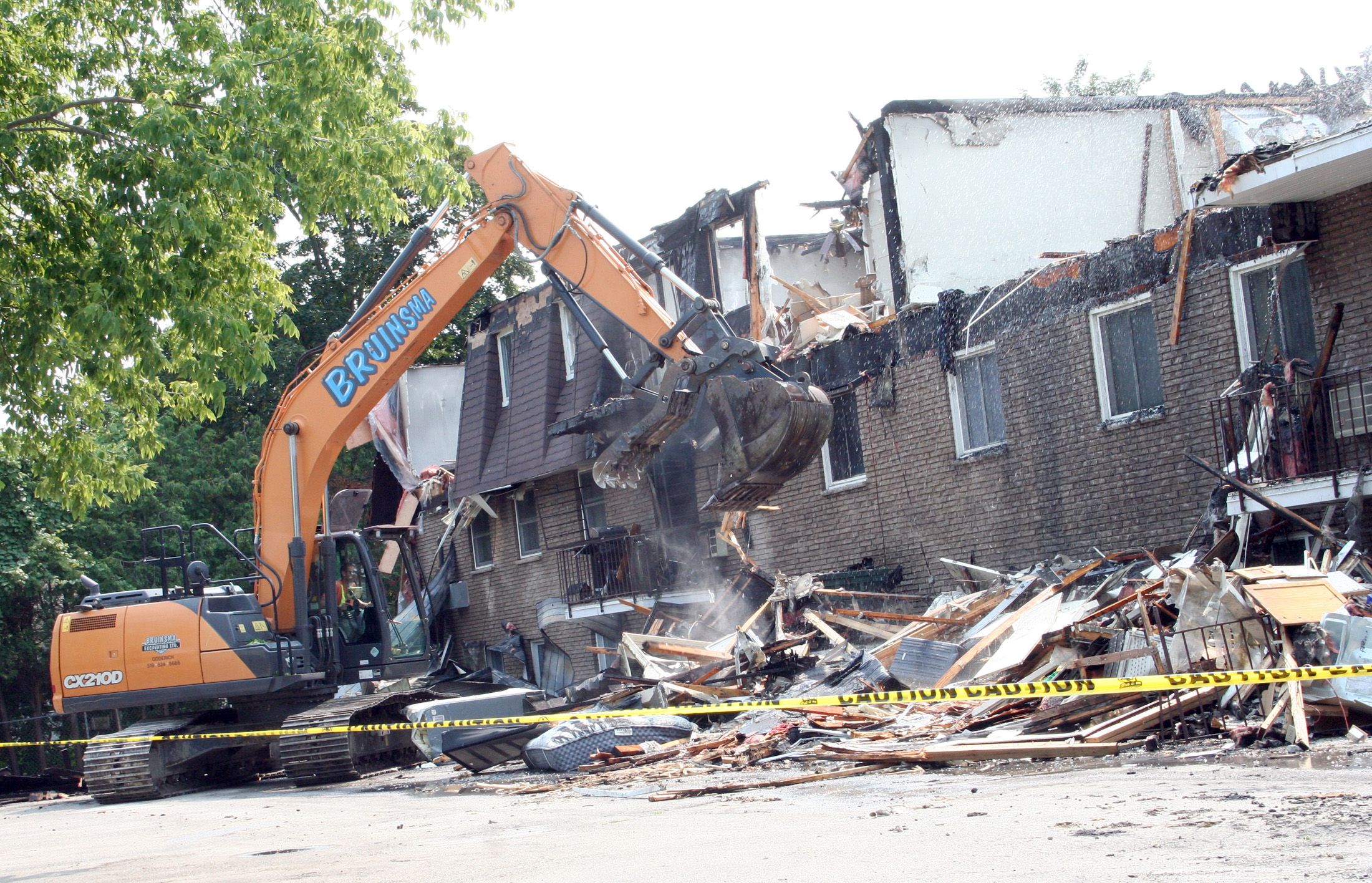 Tenants displaced, probe starting, after 'devastating' Goderich fire ...
