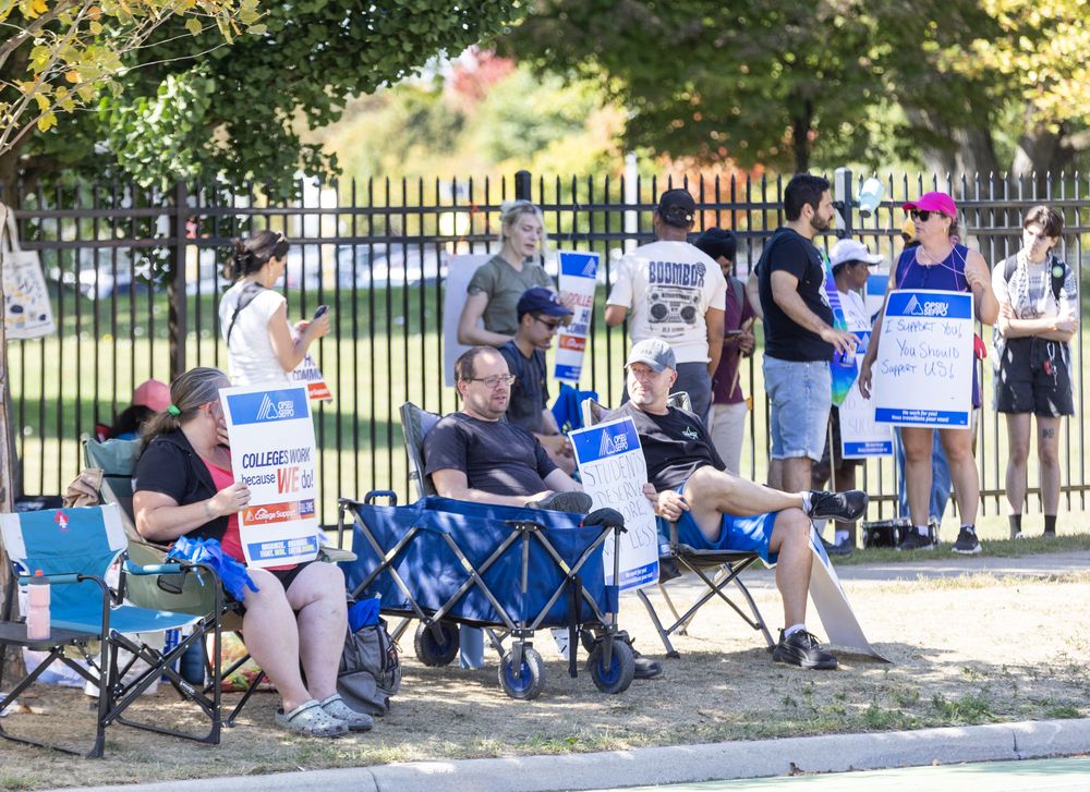 Strike by Ontario college support workers enters second week | London ...