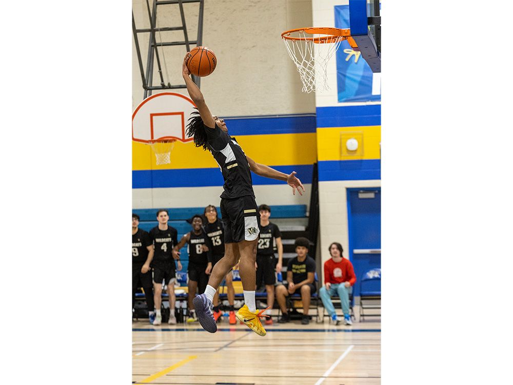 Gr. 9 basketball player already dunking, drawing scouts' attention ...