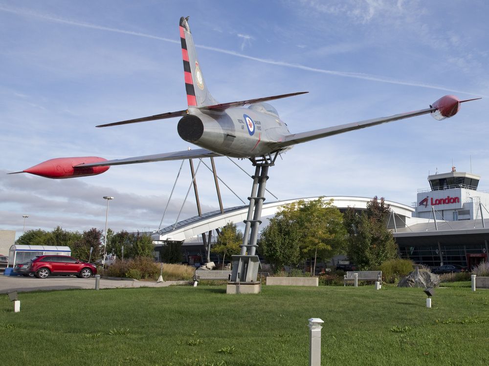 London test pilot school expands to North Bay, buys training jets ...
