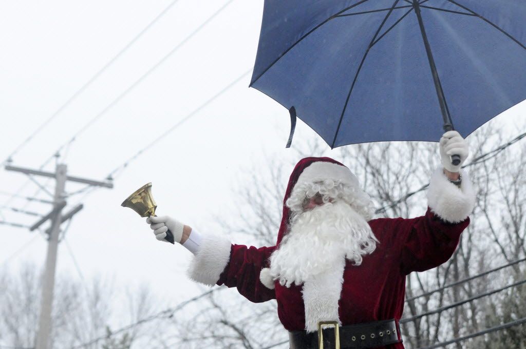 Soggy kids swoon over Santa | Montreal Gazette