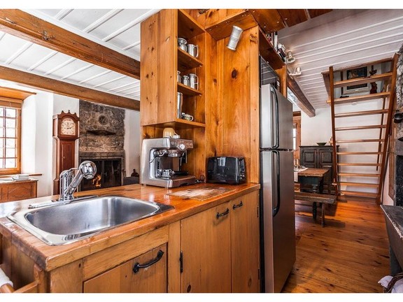 Stone cottage built in the 1700s is a testimony to Quebec's history ...