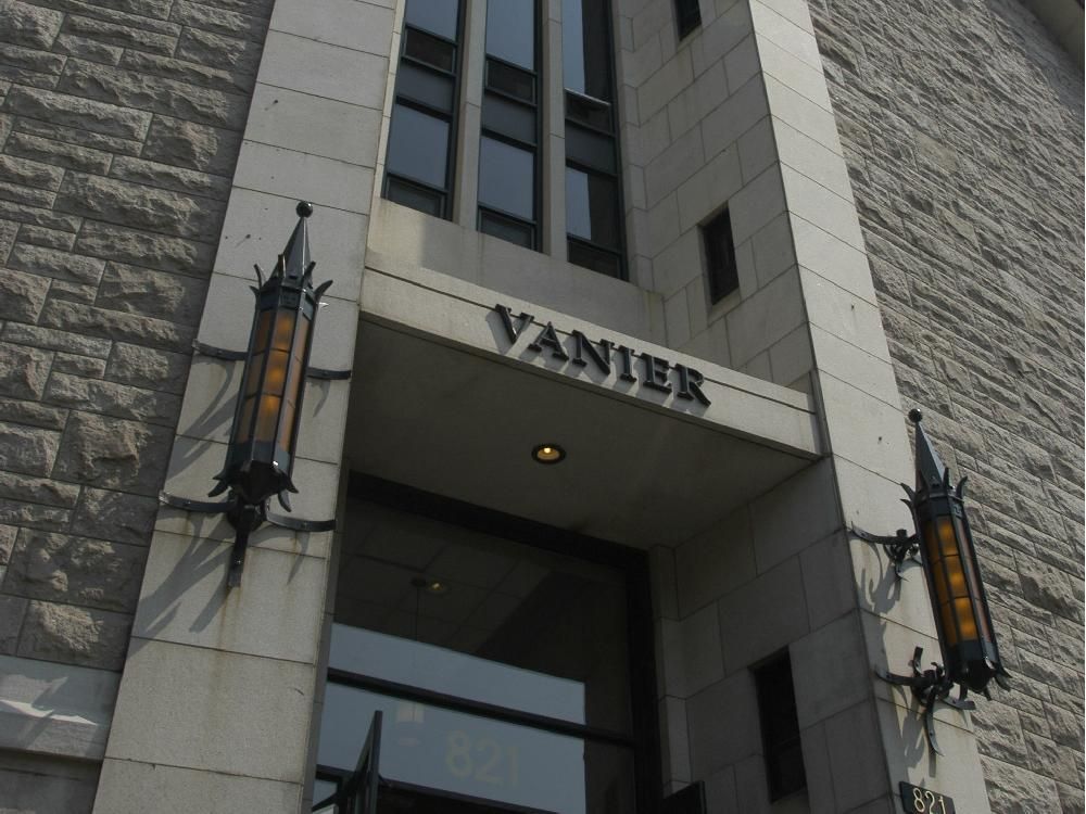 Vanier College implements campus-wide smoking ban | Montreal Gazette