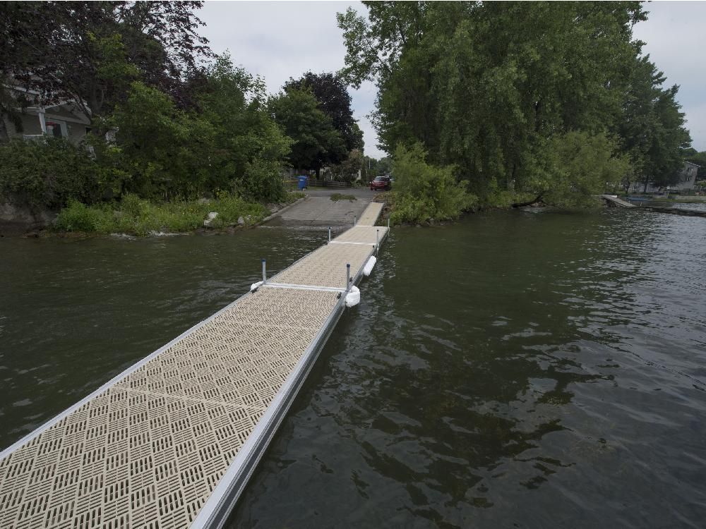 Île-Perrot town sets up docks to improve public access to waterfront ...