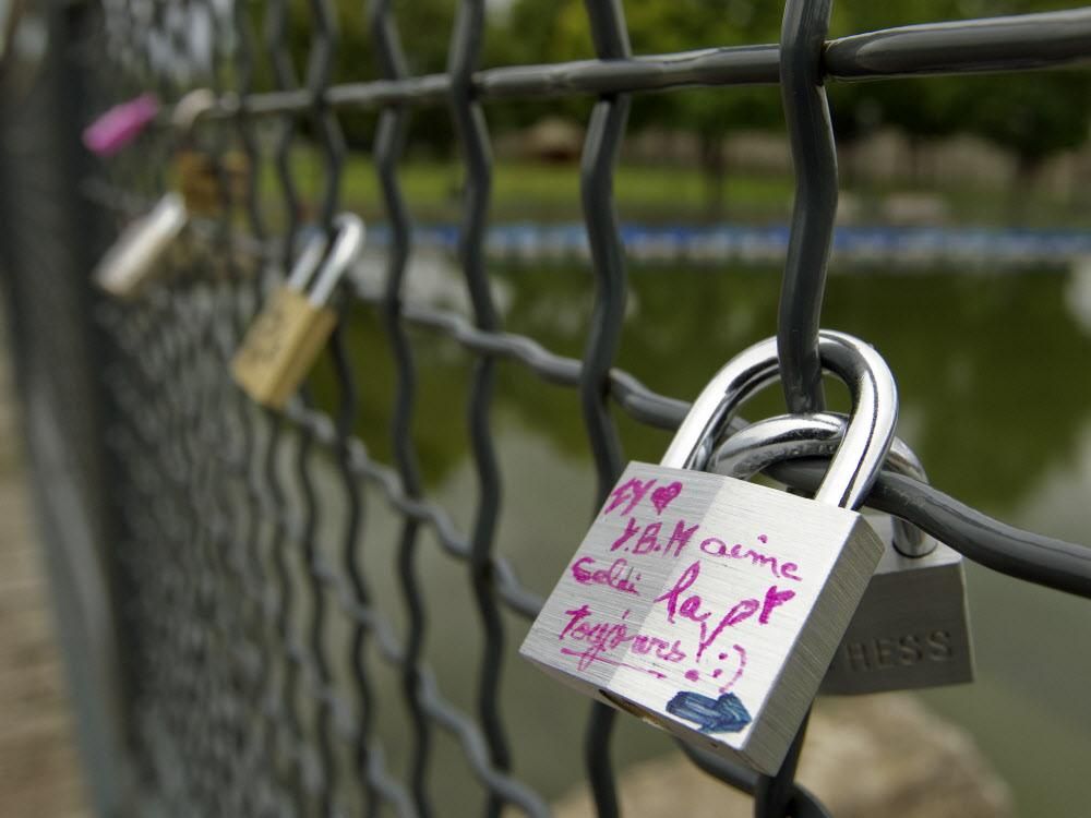 Love locks phenomenon catching on in the Old Port | Montreal Gazette