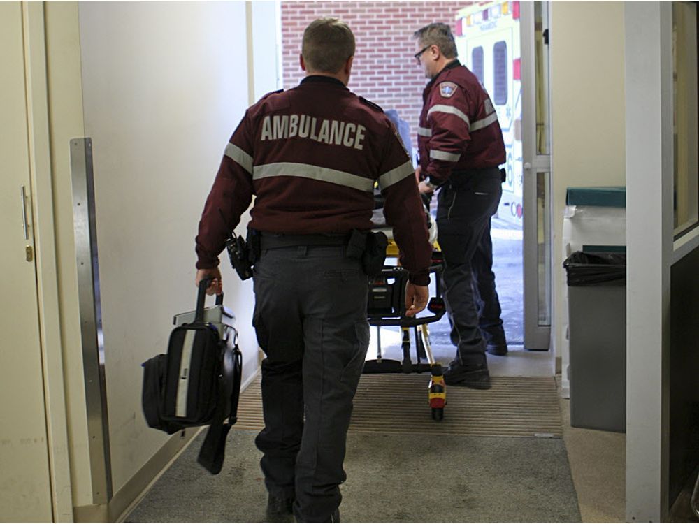 Quebec paramedics give union strike mandate | Montreal Gazette