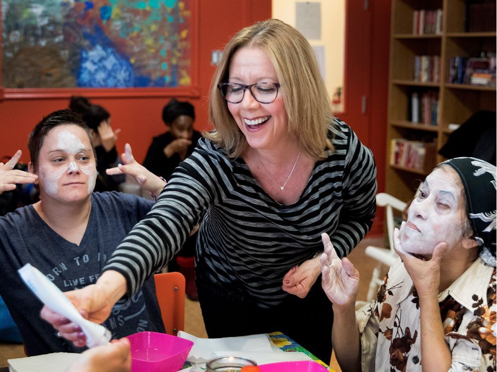 West Island volunteers host a spa day at Chez Doris | Montreal Gazette