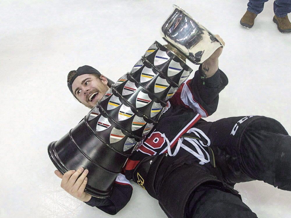 Arielle Roy-Petitclerc, Philippe Maillet win U Sports BLG Awards ...