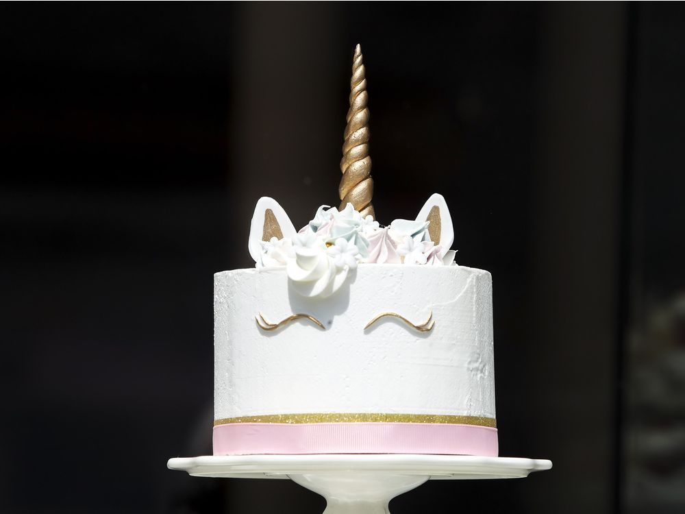 While you were sleeping: Graduation cake turns out to be styrofoam ...