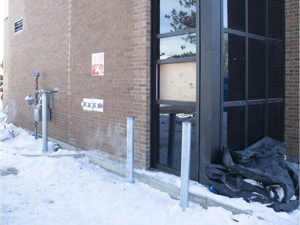 Beis defends drive-thru book return at new Pierrefonds library ...