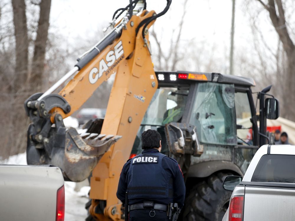 Kahnawake blockade: All eyes on Peacekeepers as tensions rise ...