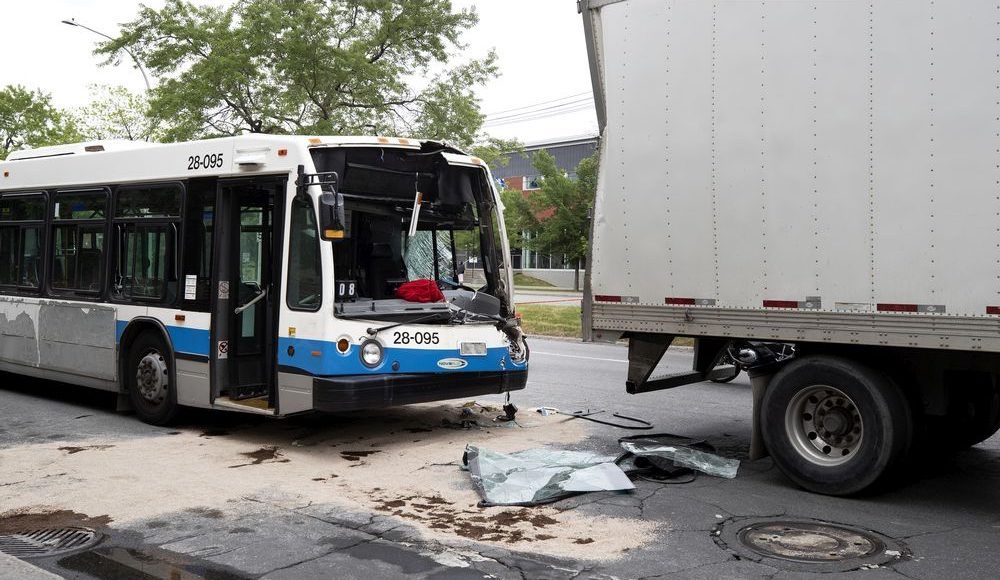 STM bus driver seriously injured in Montreal North crash | Montreal Gazette