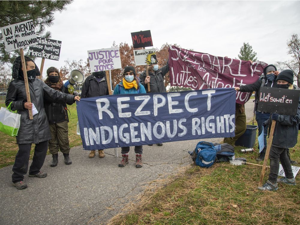 Protest in support of First Nations briefly interrupts commuter rail ...