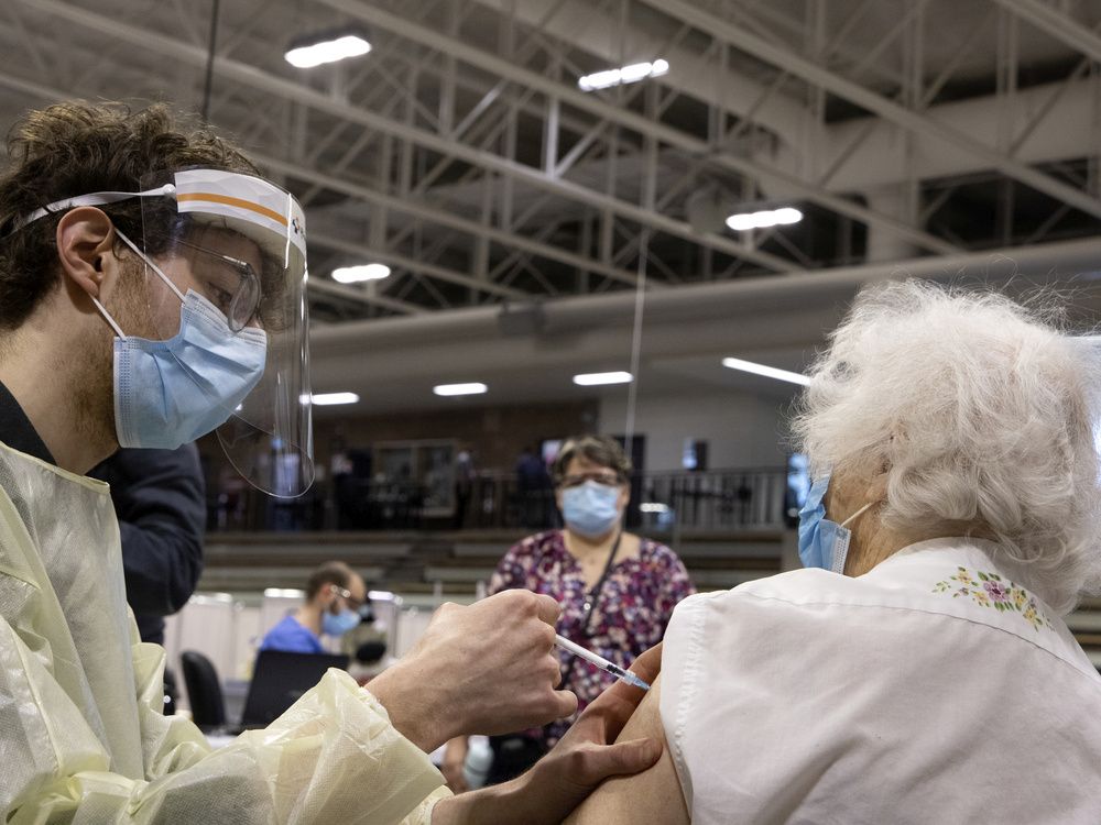 COVID booster program raises questions about which shot Quebecers ...