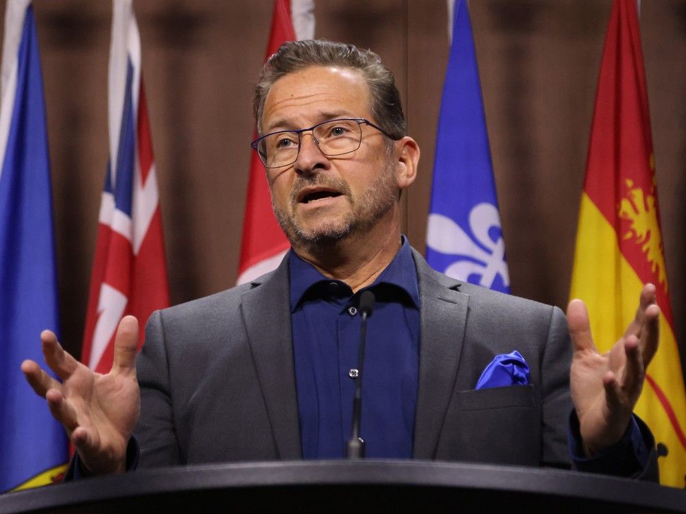 'Let's keep an eye on the banks' to ensure French respected: Blanchet ...