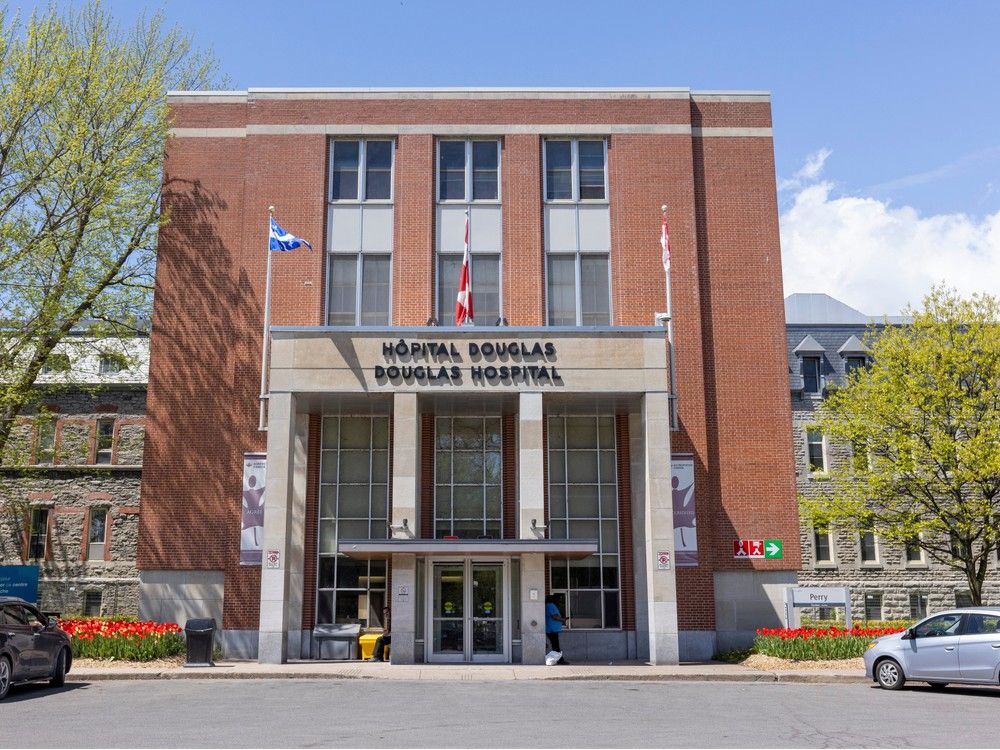 Overcrowding: Psychiatric patients in Douglas ER left on floor ...