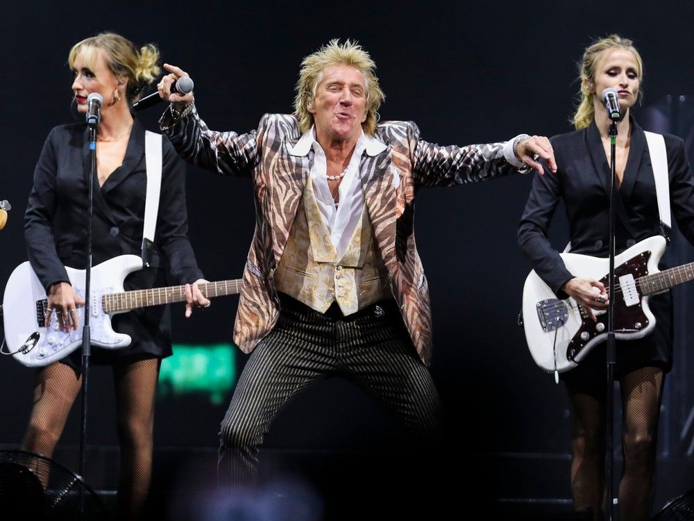 Photos: Rod Stewart performs at the Bell Centre | Montreal Gazette