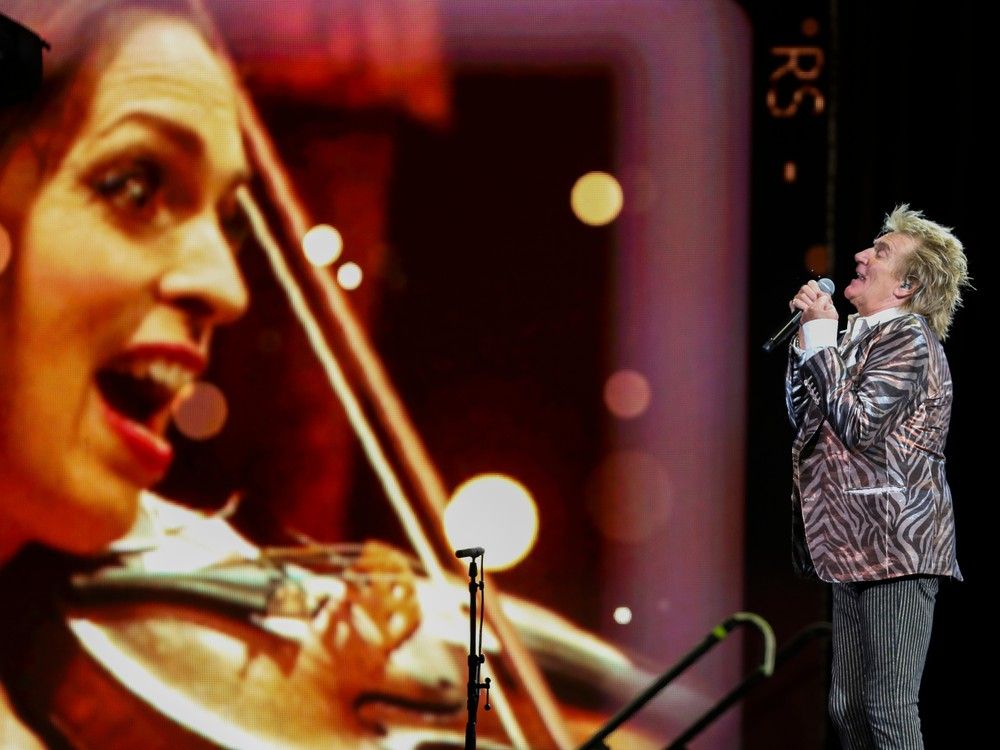 Photos: Rod Stewart performs at the Bell Centre | Montreal Gazette