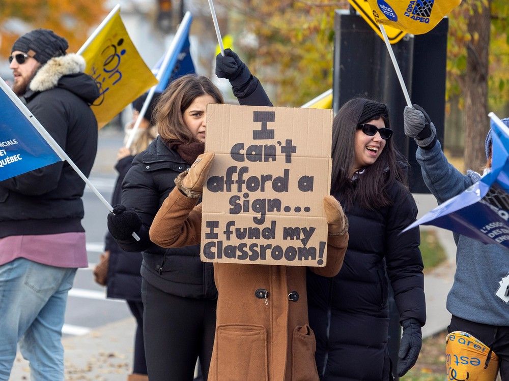 Quebec teachers protest in front of François Legault's Montreal office ...