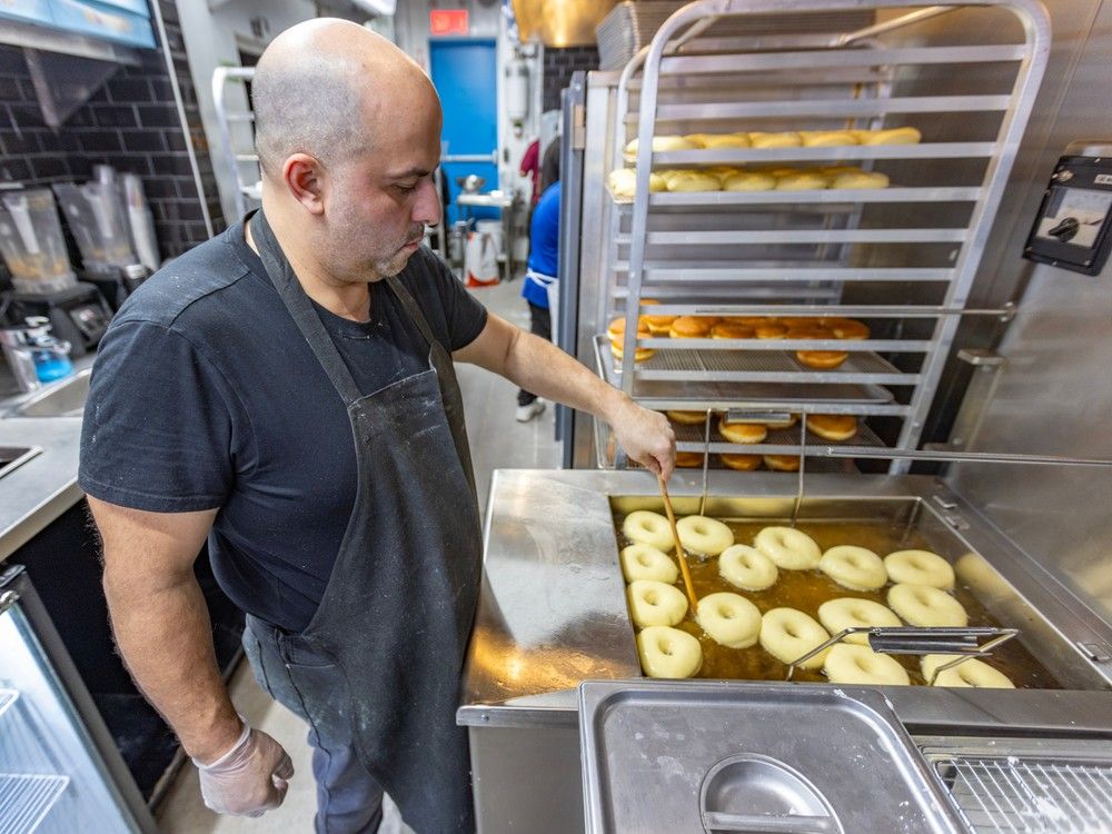 Homer's Donuts: Simpsons-inspired doughnut shop a big hit in Montreal ...