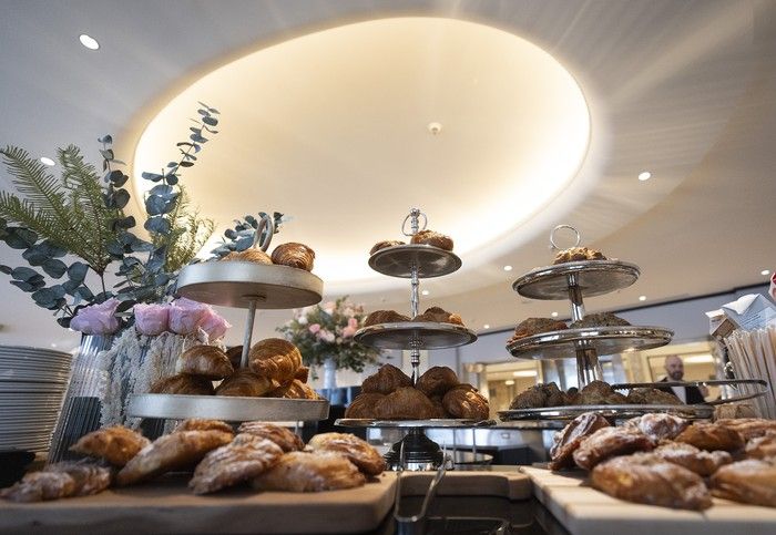 Brownstein: Lavishly restored Le 9e is 'love letter to the city ...